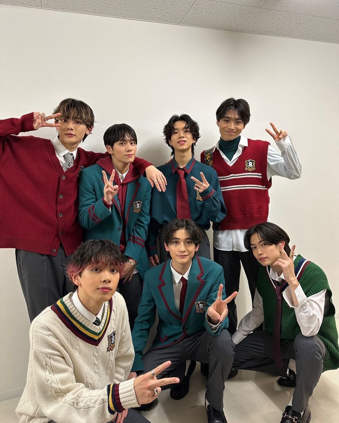 高橋文哉ら8LOOM、トラッドテイストの衣装で髪型＆髪色チェンジ？ファンミ初日終了を報告 | 歌詞検索サイト【UtaTen】ふりがな付