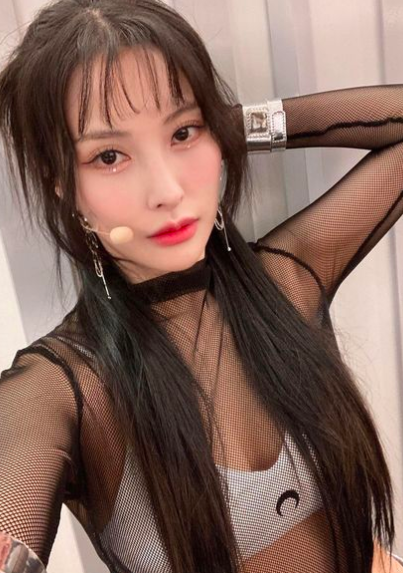 KARA・ギュリ、透け感たっぷりスポーティコーデ！クールでセクシーな女神の姿に悩殺 | 歌詞検索サイト【UtaTen】ふりがな付