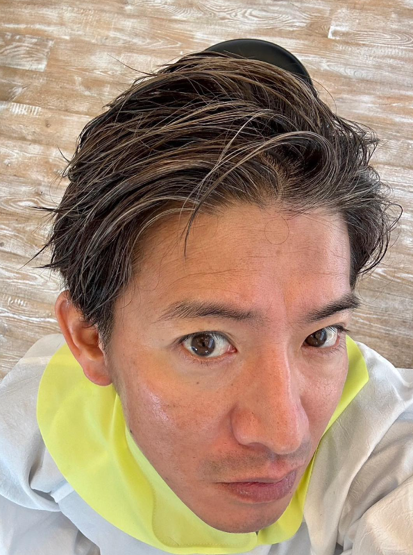 木村拓哉、ヘアカラー＆トリミングへ！濡れ髪＆鋭い眼差しがキュン必至のかっこよさ | 歌詞検索サイト【UtaTen】ふりがな付