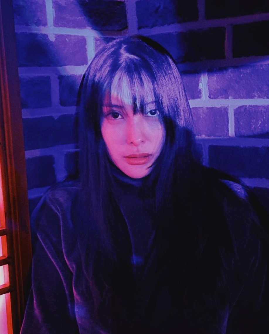 KARA・ギュリ、魅惑的な視線にドキッ。コロコロ変わる表情でファン悩殺 | 歌詞検索サイト【UtaTen】ふりがな付