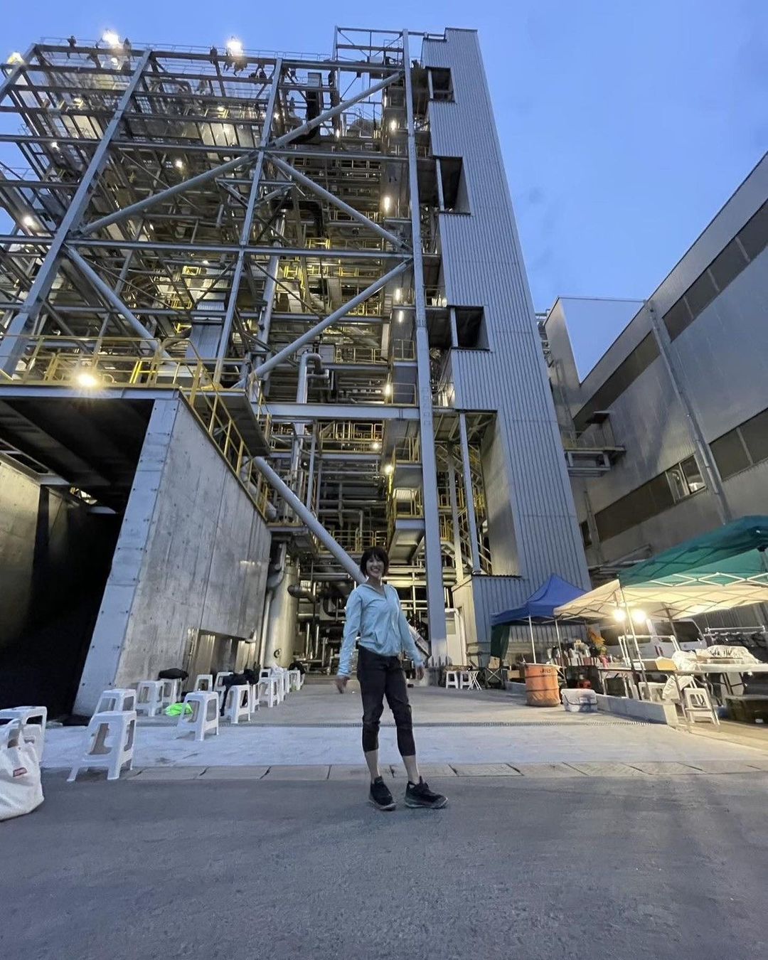 土屋太鳳、顔ちっちゃ！「今際の国のアリス」ショートヘアのウサギビジュアルが超キュート | 歌詞検索サイト【UtaTen】ふりがな付