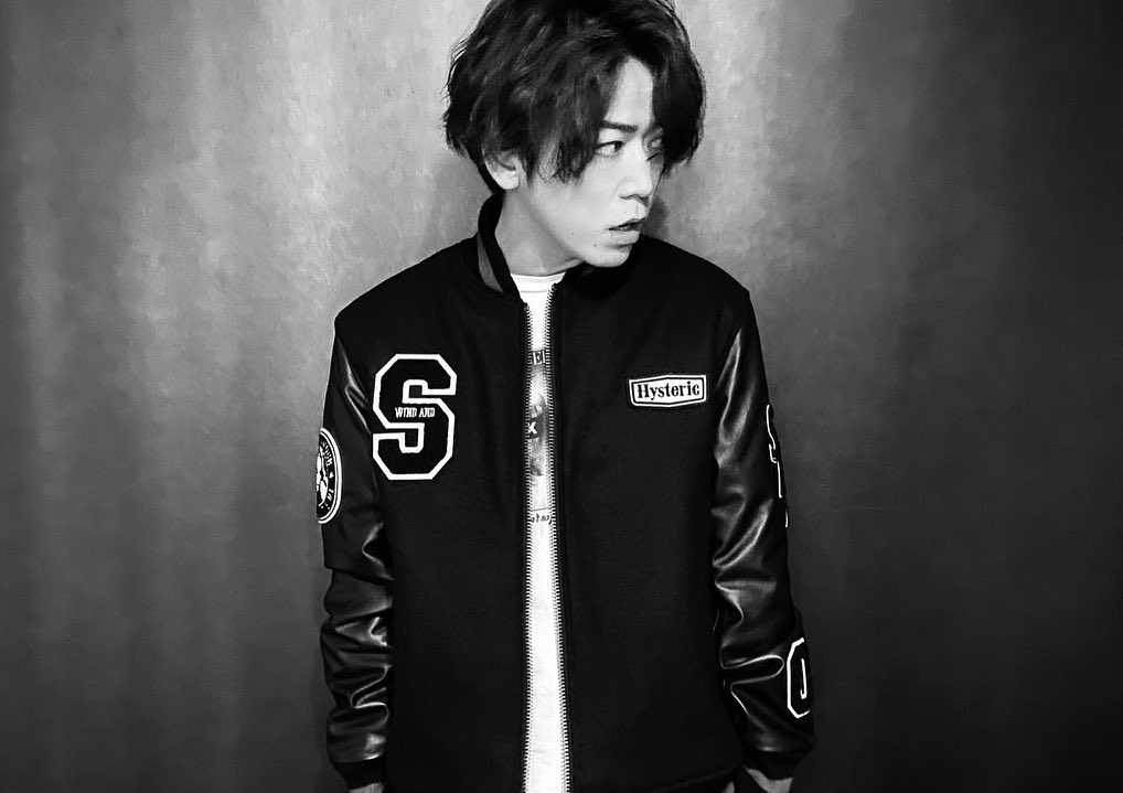 KAT-TUN・亀梨和也、モノクロで魅せる横顔もクールで美しい！写真集の1ページのような完璧ビジュアル | 歌詞検索サイト【UtaTen】ふりがな付