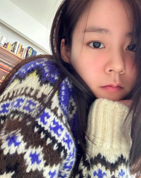 KARA・スンヨン、すっぴんセルフィーが天使すぎる！最強童顔の極上ベビーフェイスに釘付け | 歌詞検索サイト【UtaTen】ふりがな付