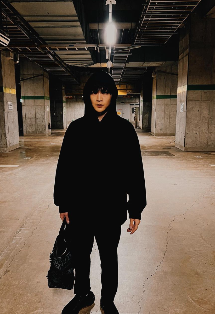 松下洸平、スリラーな雰囲気からのギャップ萌え！横ピースが可愛すぎ | 歌詞検索サイト【UtaTen】ふりがな付