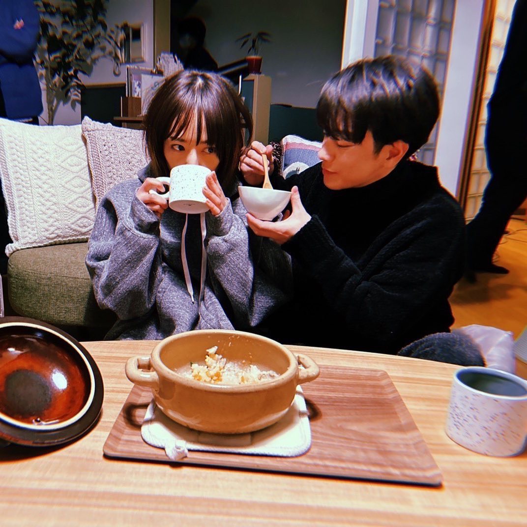 佐藤健、彼氏感あふれる横顔がたまらない「100万回言えばよかった」井上真央とのおかゆキスシーンに大反響 | 歌詞検索サイト【UtaTen】ふりがな付