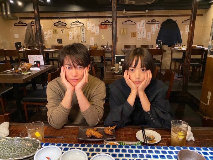 佐藤健＆井上真央、お揃いポーズが可愛すぎ！「100万回言えばよかった」おちゃめな表情でほのぼの感たっぷり | 歌詞検索サイト【UtaTen】ふりがな付