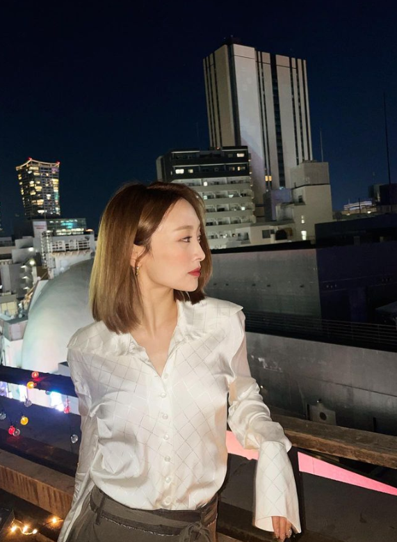 KARA・ニコル、今夜はハイボールが飲みたい？！東京の夜景が似合うクールな横顔 | 歌詞検索サイト【UtaTen】ふりがな付