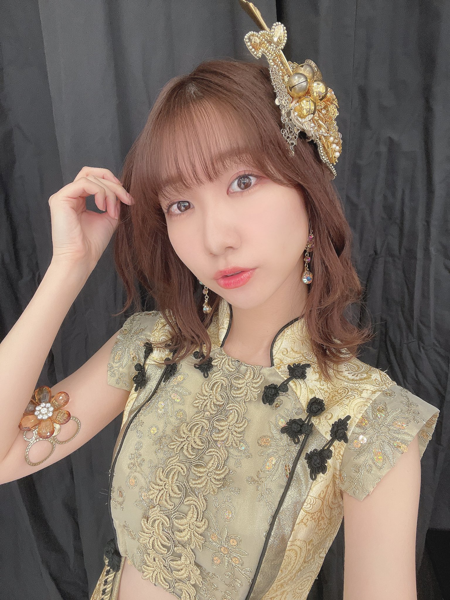 柏木由紀、"フラゲ"衣装で戦闘力MAX？煌びやかチャイナ風ルックが最強 | 歌詞検索サイト【UtaTen】ふりがな付