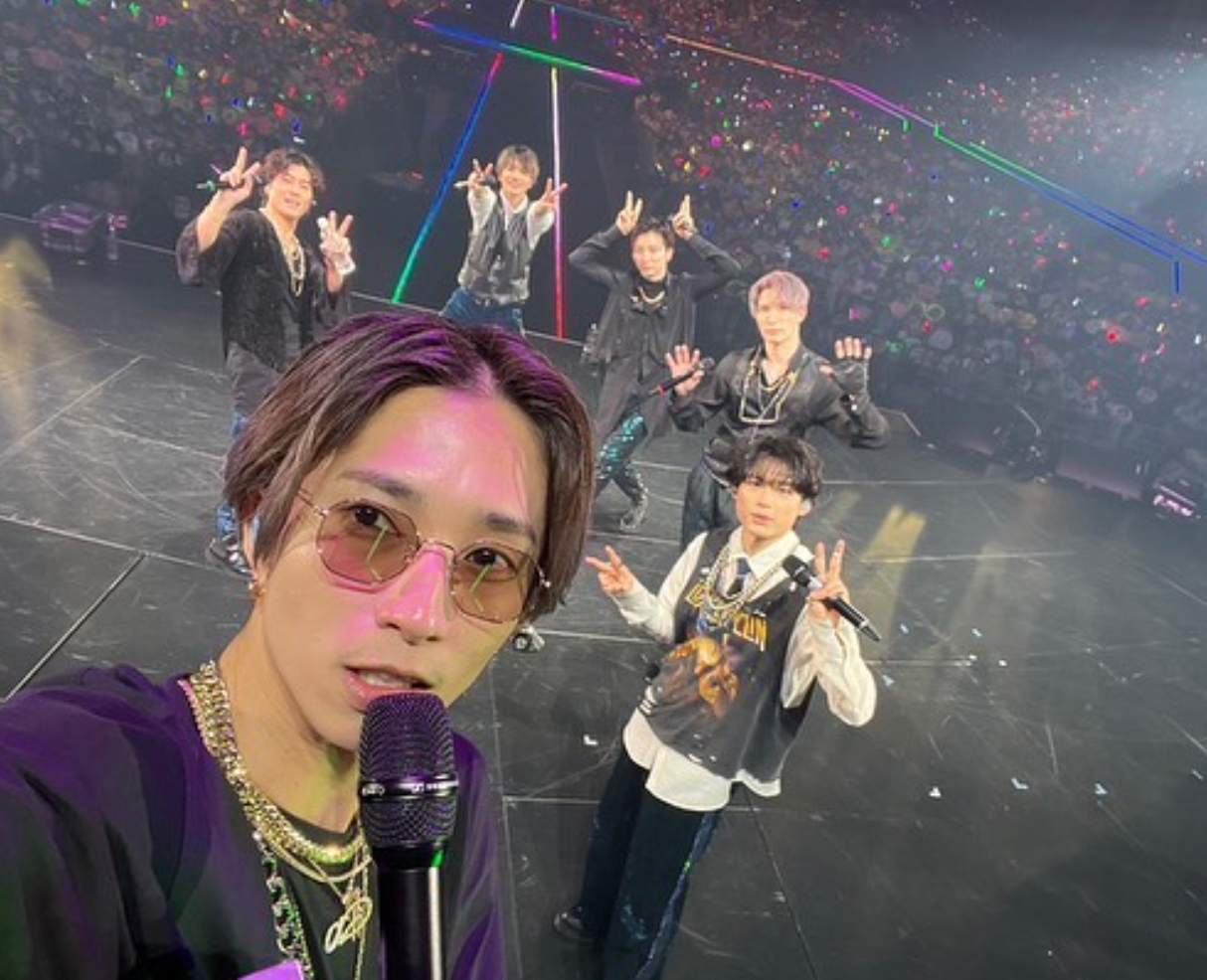 SixTONES、ファンと仲良く自撮り！ツアー「慣声の法則」福岡公演の思い出 | 歌詞検索サイト【UtaTen】ふりがな付