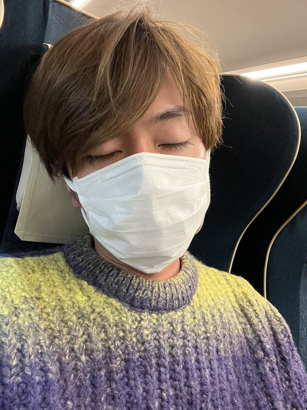 A.B.C-Z・河合郁人、眠っていても超イケメン！お疲れモードの寝顔が癒し | 歌詞検索サイト【UtaTen】ふりがな付