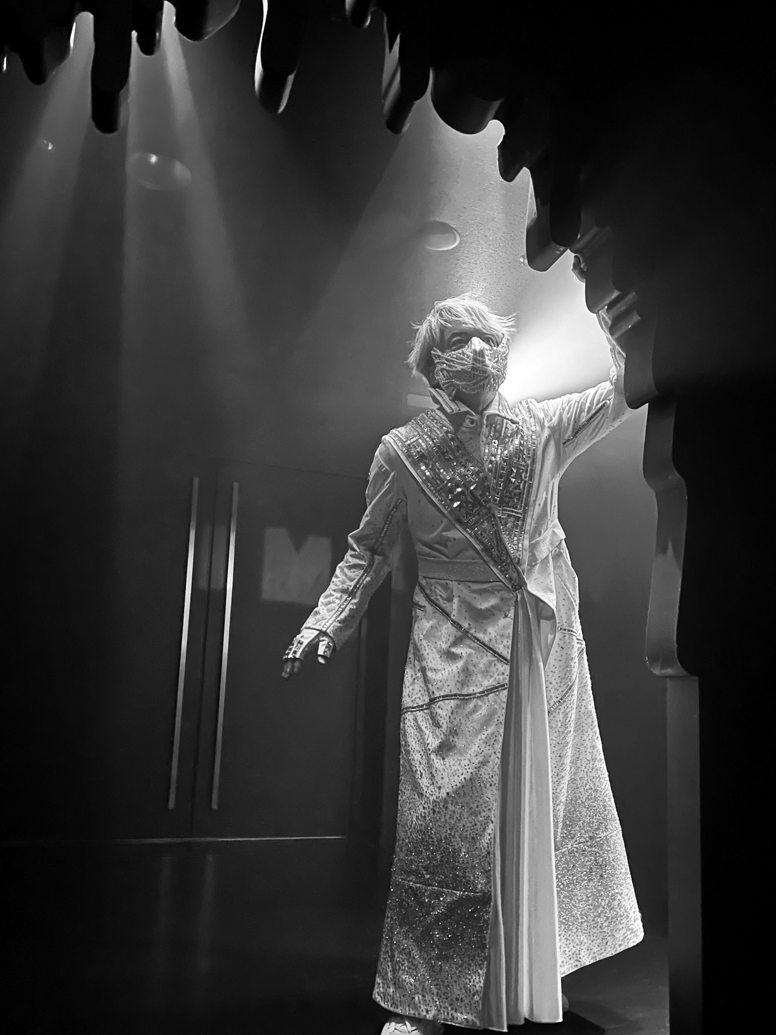 香取慎吾、46歳誕生日を迎える！アートのような立ち姿にドキドキ | 歌詞検索サイト【UtaTen】ふりがな付