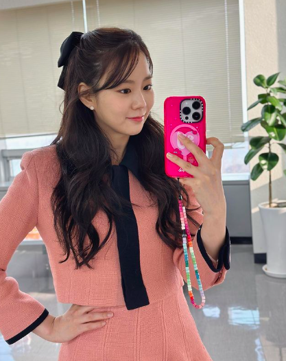 KARA・スンヨン、まるでキュートな受付嬢？オトナなOL風ルックにメロメロ | 歌詞検索サイト【UtaTen】ふりがな付