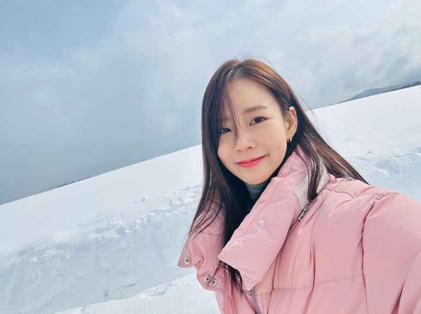 KARA・スンヨン、北海道の旅を満喫！真っ白な雪に映えるキュートな笑顔 | 歌詞検索サイト【UtaTen】ふりがな付