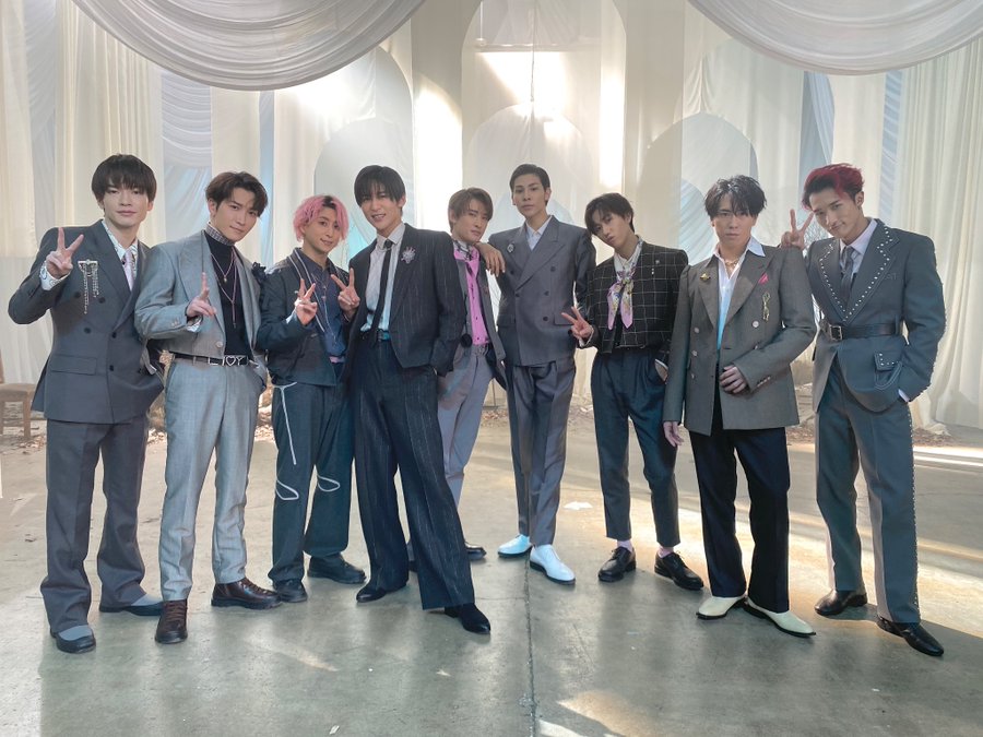 Snow Man、スーツコーデでビジュ爆発！「タペストリー」和スノMV解禁を報告 | 歌詞検索サイト【UtaTen】ふりがな付