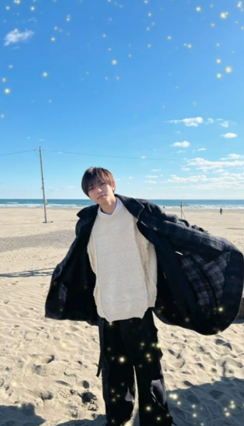 キンプリ・永瀬廉、海をバックに爽やかスマイル。MV撮影時も美ビジュ炸裂 | 歌詞検索サイト【UtaTen】ふりがな付