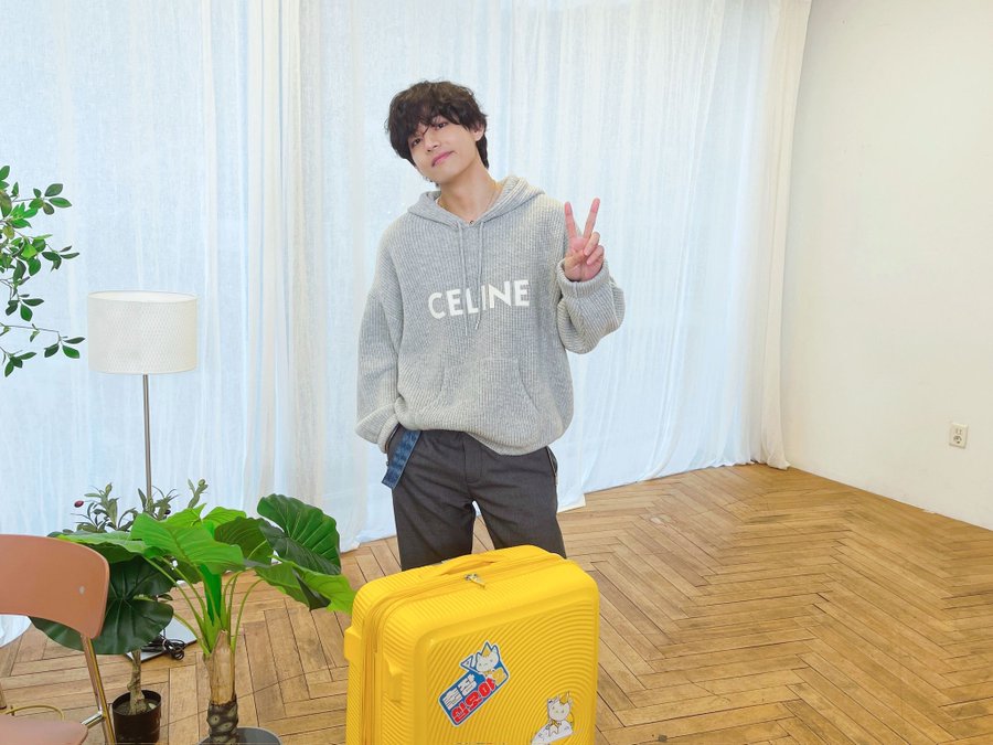 BTS・V、ふわふわヘアの笑顔がレベチなビジュアル「ソジンの家」出演を報告 | 歌詞検索サイト【UtaTen】ふりがな付