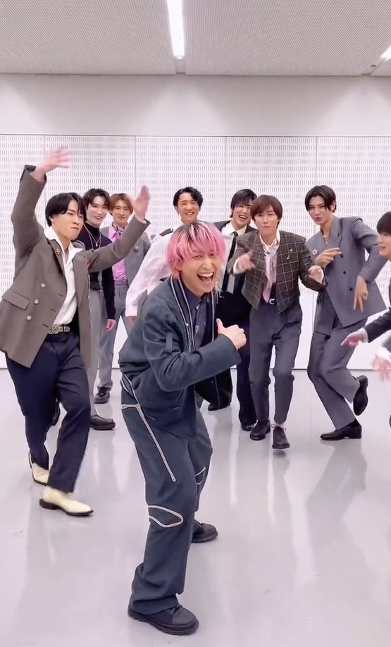 Snow Man、わちゃわちゃ炸裂なリレーダンス！仲良し感たっぷりでリピ必至 | 歌詞検索サイト【UtaTen】ふりがな付