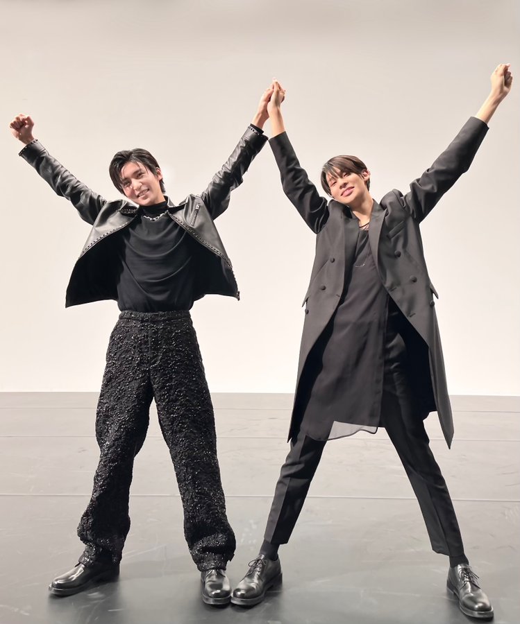 Snow Man・目黒蓮&ラウール、2人の股下の長さに驚愕！シッカリ繋いだ手足でWポーズ | 歌詞検索サイト【UtaTen】ふりがな付