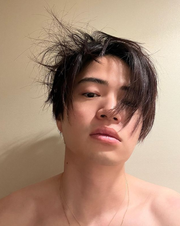 Sexy Zone・菊池風磨、衝撃的な寝癖すら愛おしい！色気ダダ漏れな上裸セルフィーにファン歓喜 | 歌詞検索サイト【UtaTen】ふりがな付