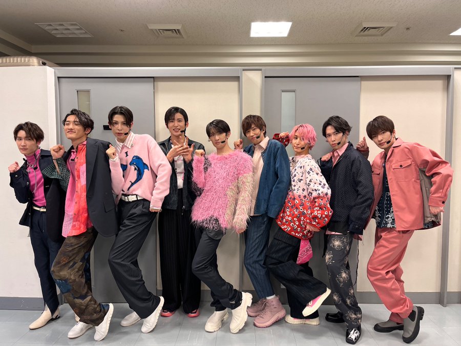 Snow Man、目黒蓮考案の”わた婚ポーズ”にメンバー愛たっぷり「CDTV」で「W」など3曲披露 | 歌詞検索サイト【UtaTen】ふりがな付