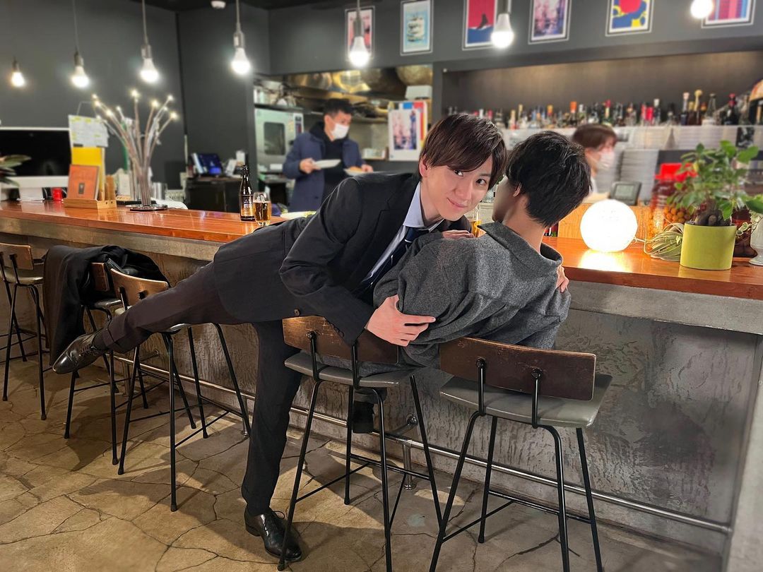 SixTONES・京本大我、Kis-My-Ft2・藤ヶ谷太輔に覆いかぶさってハグ？イチャイチャ感が可愛い「ハマ蹴り」 | 歌詞検索サイト【UtaTen】ふりがな付