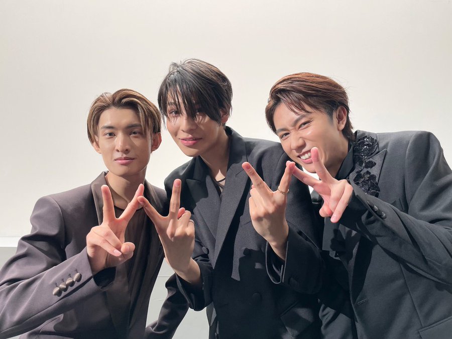 Snow Man・ラウール、前髪ありヘアが爆イケ！阿部亮平&向井康二は大人っぽいおでこ出しで3人でWポーズ | 歌詞検索サイト【UtaTen】ふりがな付