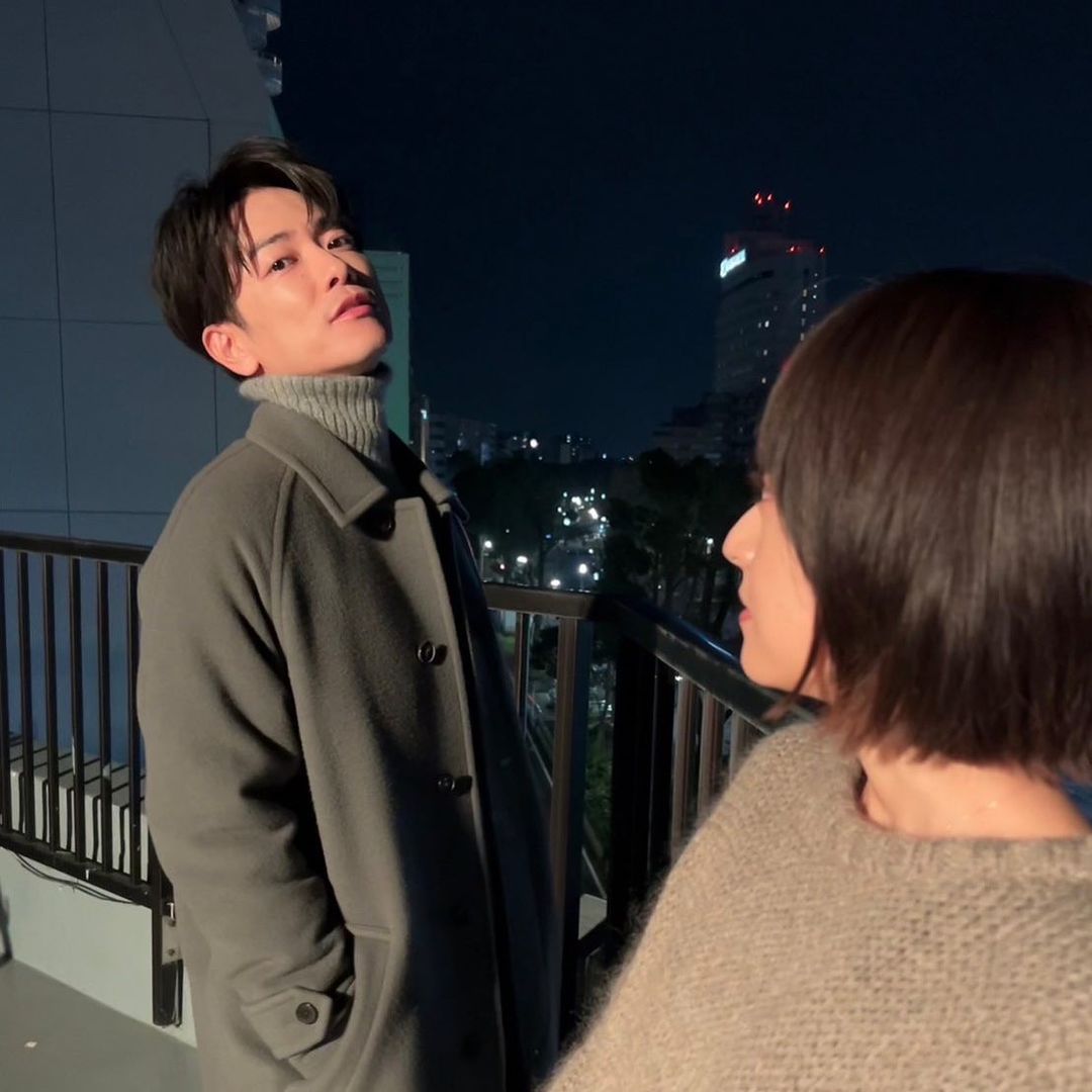 佐藤健、上から目線な視線がたまらない！「100万回言えばよかった」井上真央の横顔が彼女感たっぷり | 歌詞検索サイト【UtaTen】ふりがな付