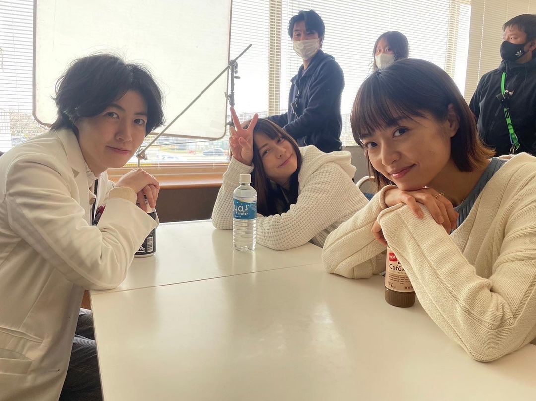 井上真央、シム・ウンギョン&香里奈と女子会？「100万回言えばよかった」ホワイトコーデが映える美女トリオ | 歌詞検索サイト【UtaTen】ふりがな付
