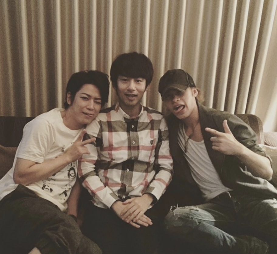 KAT-TUN・上田竜也、デビュー17周年突入！亀梨和也&中丸雄一と固い絆を見せつける | 歌詞検索サイト【UtaTen】ふりがな付