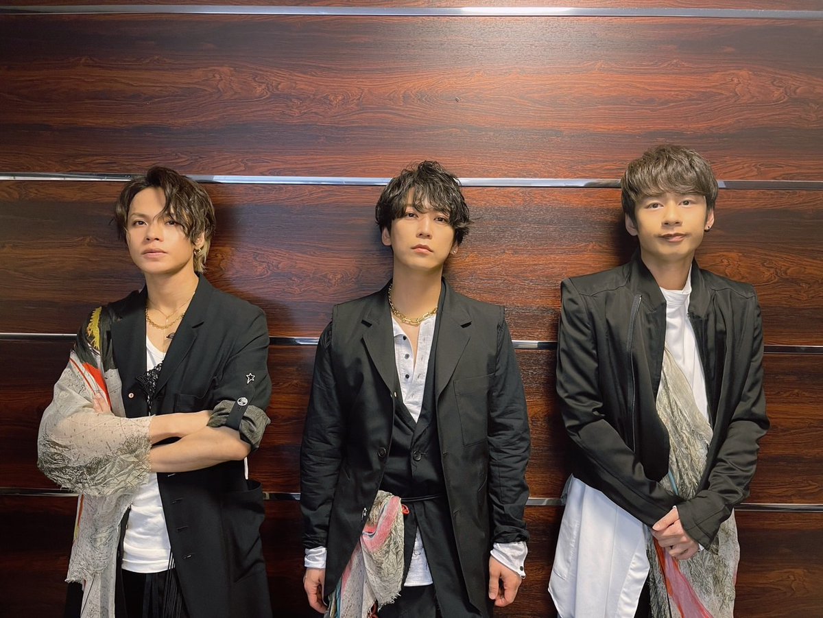 KAT-TUN・亀梨和也、まさに眼福！上田竜也＆中丸雄一とファン悶絶の爆イケショット | 歌詞検索サイト【UtaTen】ふりがな付