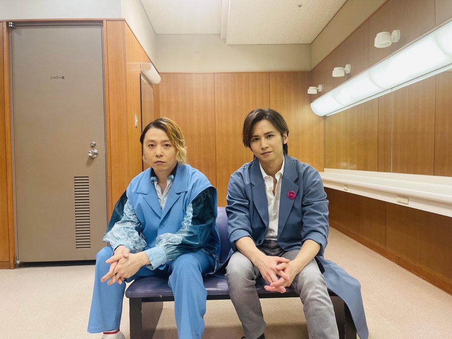 KinKi Kids・堂本剛&堂本光一、この笑顔は既に仕込んでる？「CDTV」30周年をテープ芸でお祝い！ | 歌詞検索サイト【UtaTen】ふりがな付