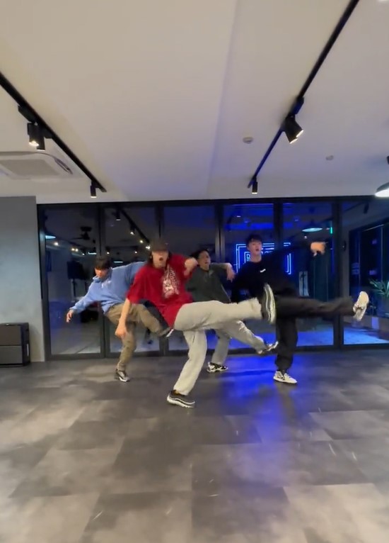 BE:FIRST・SOTA、BMSGトレーナーの先生に！基礎練でも圧倒的なカリスマ性を放つ | 歌詞検索サイト【UtaTen】ふりがな付