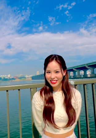 NiziU・マコ、「好きなとこ20個言って」？彼女感たっぷりプライベート風動画にキュンが止まらない | 歌詞検索サイト【UtaTen】ふりがな付