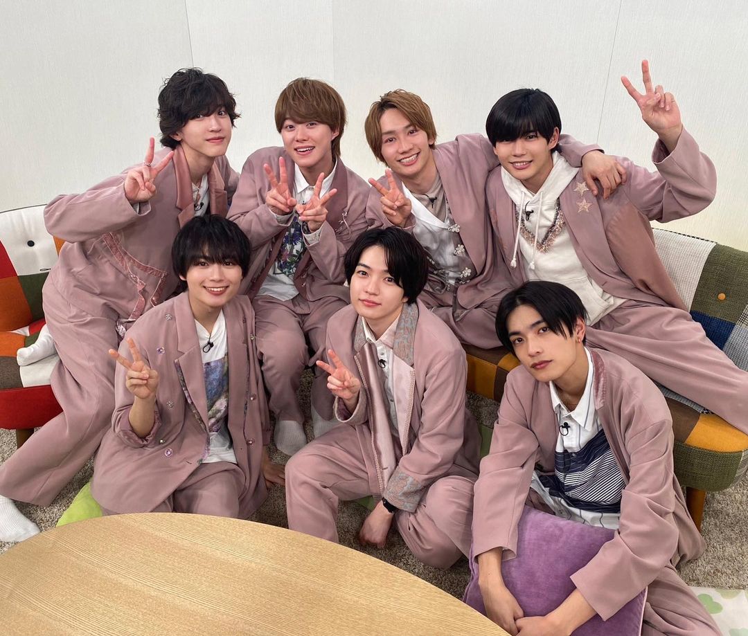 なにわ男子、可愛さダダ漏れなピースサイン「なにわ男子HOUSE」にアプデLAB誕生 | 歌詞検索サイト【UtaTen】ふりがな付