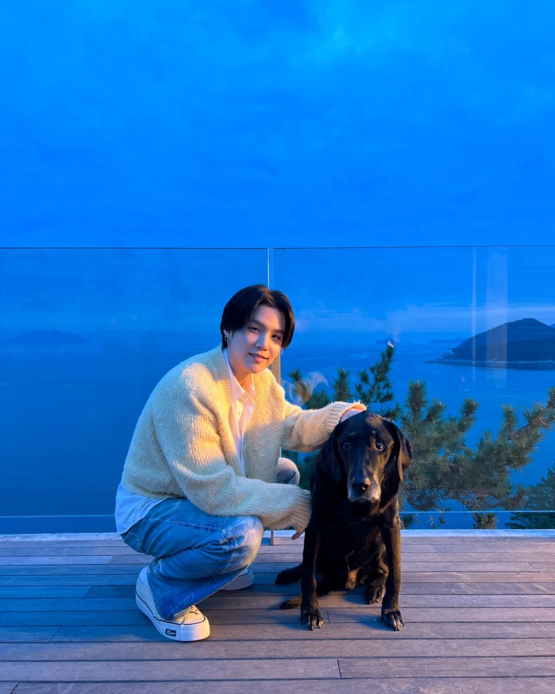 BTS・シュガ、ワンコになりたい？ナデナデしながら見せる優しい笑顔に沼落ち必至 | 歌詞検索サイト【UtaTen】ふりがな付