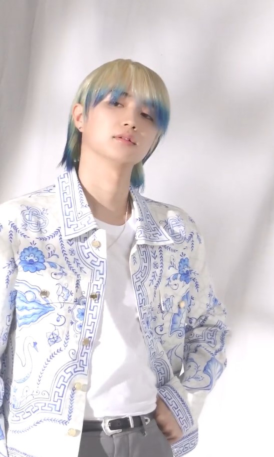 BE:FIRST・JUNON、見下ろす視線にドキドキ！全方位パーフェクトなスタイル&美人顔にうっとり | 歌詞検索サイト【UtaTen】ふりがな付