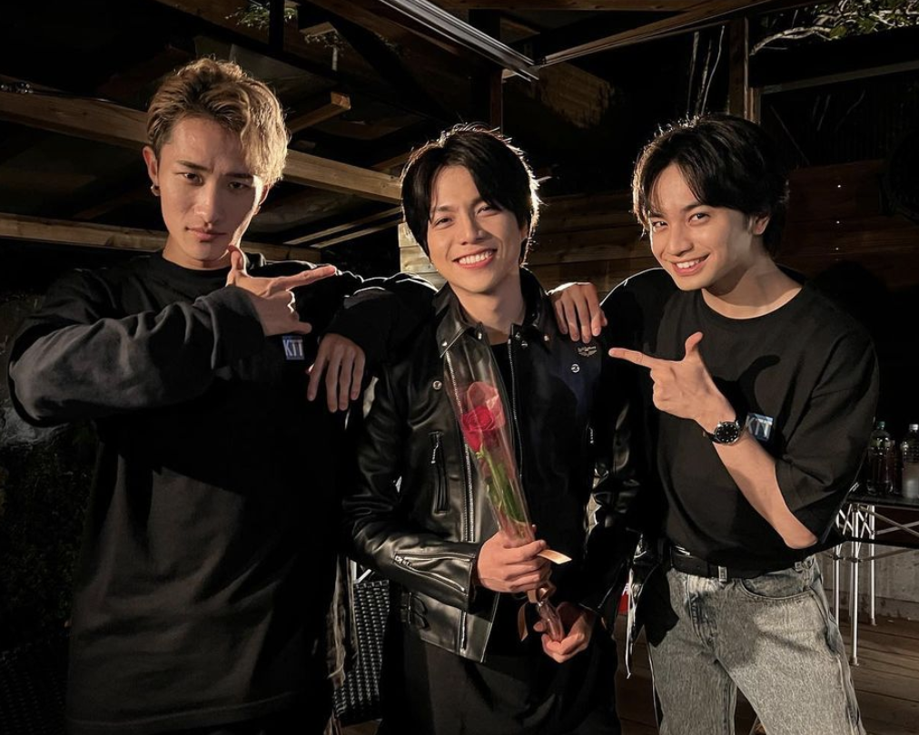 ジャニーズWEST・重岡大毅、中島健人＆岩本照からセクシーローズ「それパク」宣伝も！ | 歌詞検索サイト【UtaTen】ふりがな付