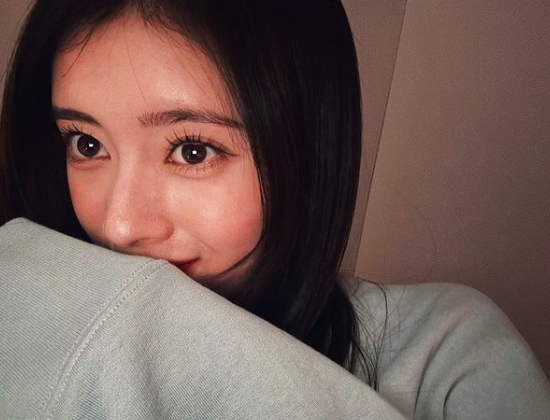 NiziU・リマ、萌え袖スウェット姿に溢れる彼女感！破壊力レベチなドアップショットに釘付け | 歌詞検索サイト【UtaTen】ふりがな付