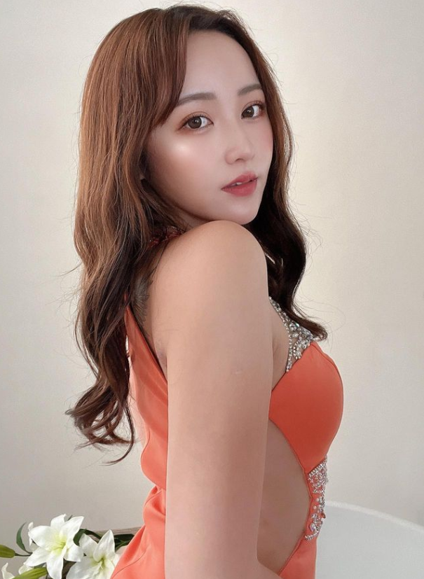 てんちむ、もっちり色っぽボディにドキドキ！大きめカラコンでドール風な姿を披露 | 歌詞検索サイト【UtaTen】ふりがな付