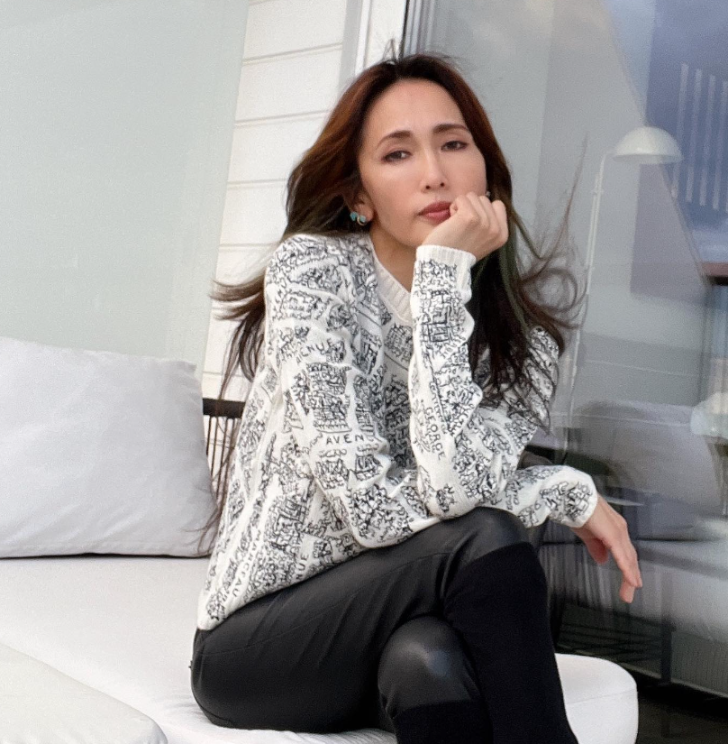 工藤静香、”ホワイティ”対策でカラーリング。鮮やかブルーヘアがオシャレでかっこいい！ | 歌詞検索サイト【UtaTen】ふりがな付