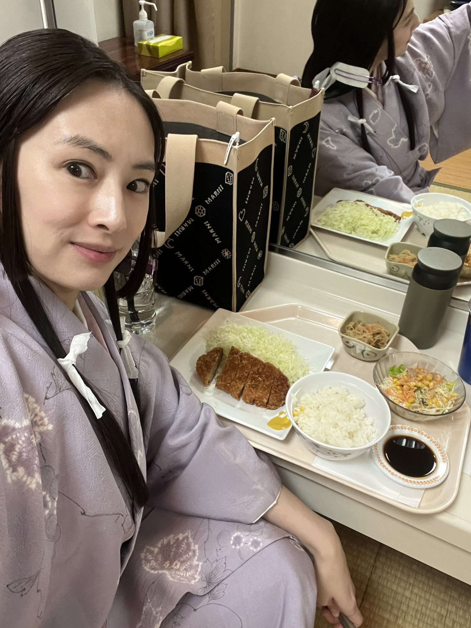 北川景子、トンカツが大好物！"お市様"のわんぱくランチ風景が可愛すぎる | 歌詞検索サイト【UtaTen】ふりがな付
