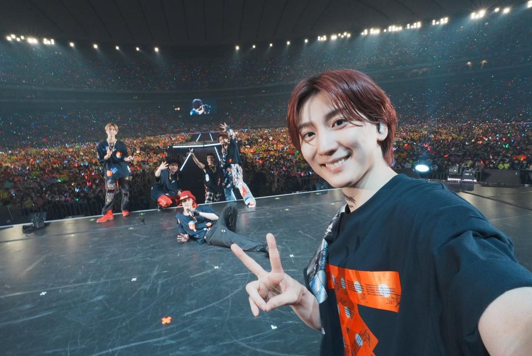 SixTONES・京本大我、満面の可愛い笑顔でカメラマンに！全国ツアーファイナルで観客との集合ショット | 歌詞検索サイト【UtaTen】ふりがな付