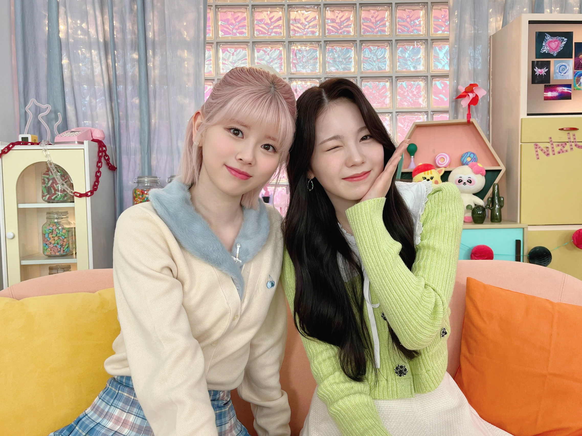 NiziU・リク&アヤカ、対照的な美しさで魅了！待望の"リクアヤ"2ショットが尊い | 歌詞検索サイト【UtaTen】ふりがな付