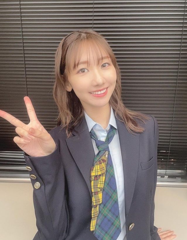 柏木由紀、制服が似合うアイドルNo.1！ウエストちら見せなゆきりんにドキドキ | 歌詞検索サイト【UtaTen】ふりがな付