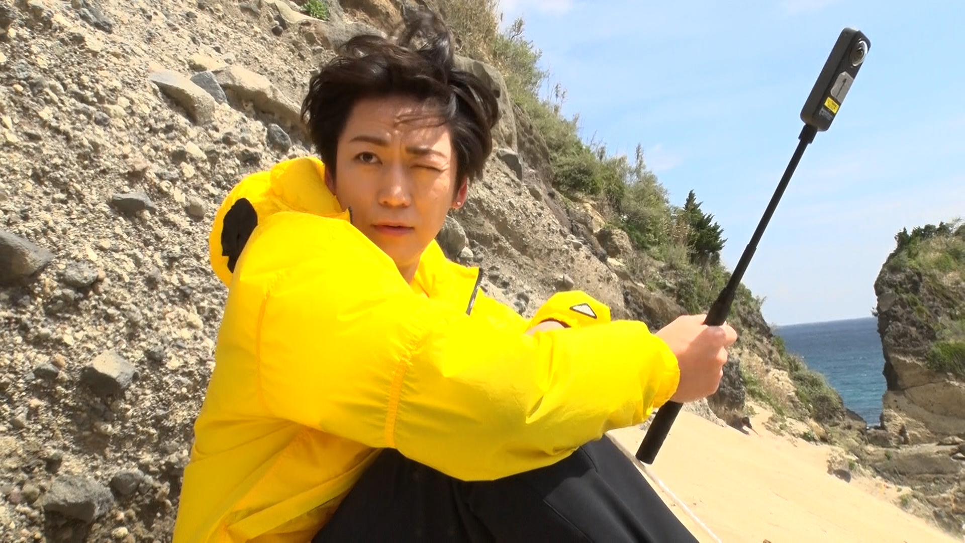 KAT-TUN・亀梨和也、ウインクされてキュンが止まらない！ボサボサヘアの爆イケショットを投稿 | 歌詞検索サイト【UtaTen】ふりがな付