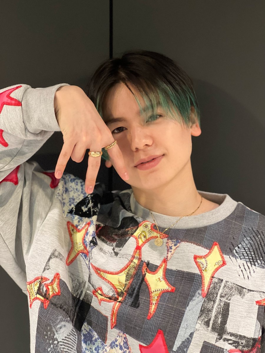 BE:FIRST・MANATO、上品で大人っぽスマイルの王子様！22歳のバースデーに祝福のメッセージ続々 | 歌詞検索サイト【UtaTen】ふりがな付