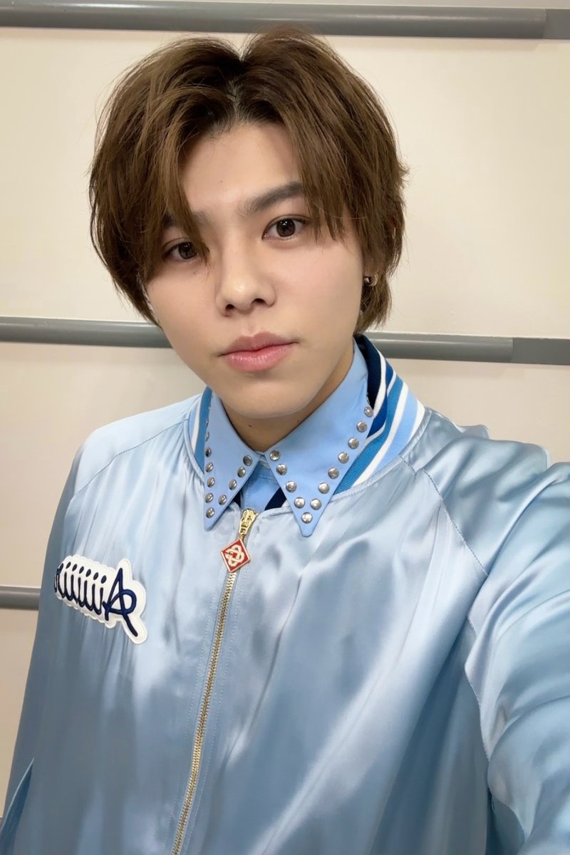 BE:FIRST・LEO、パッチリ二重の美人顔！アップの自撮りでも揺るがない透明感に見とれる | 歌詞検索サイト【UtaTen】ふりがな付