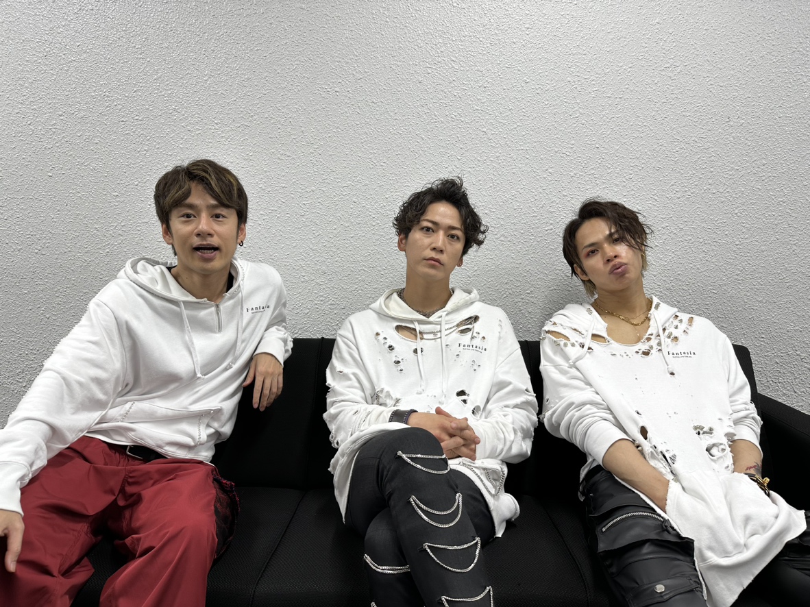 KAT-TUN・亀梨和也、上田竜也＆中丸雄一と横アリ公演後にまったり | 歌詞検索サイト【UtaTen】ふりがな付