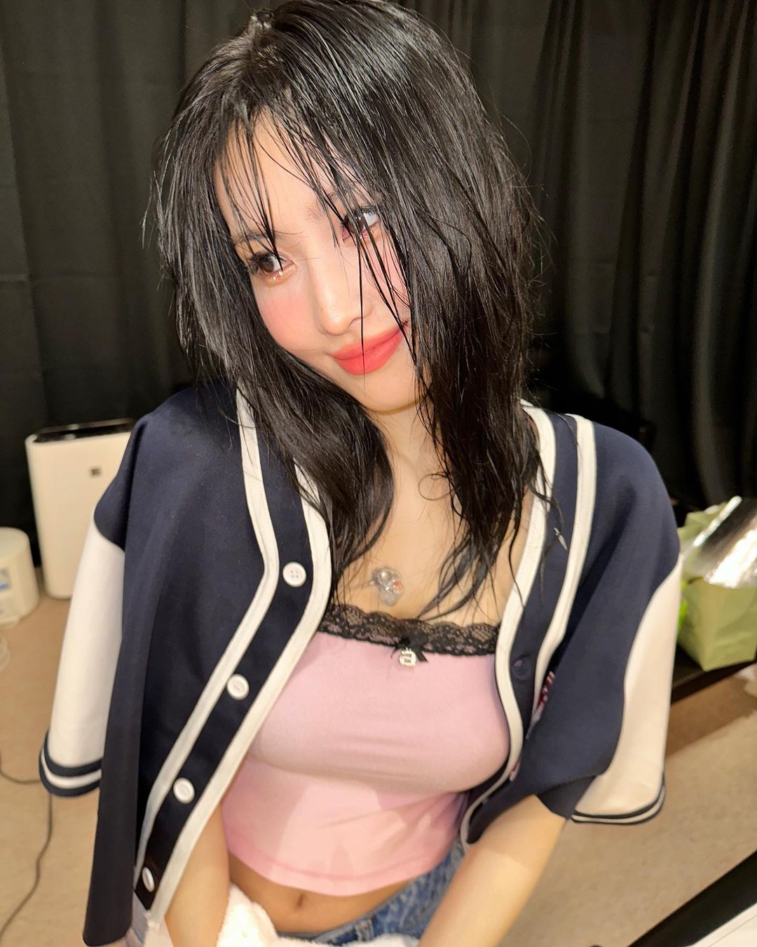 TWICE・モモ、濡れ髪がセクシーな女神！ワールドツアー日本公演でファンを魅了 | 歌詞検索サイト【UtaTen】ふりがな付