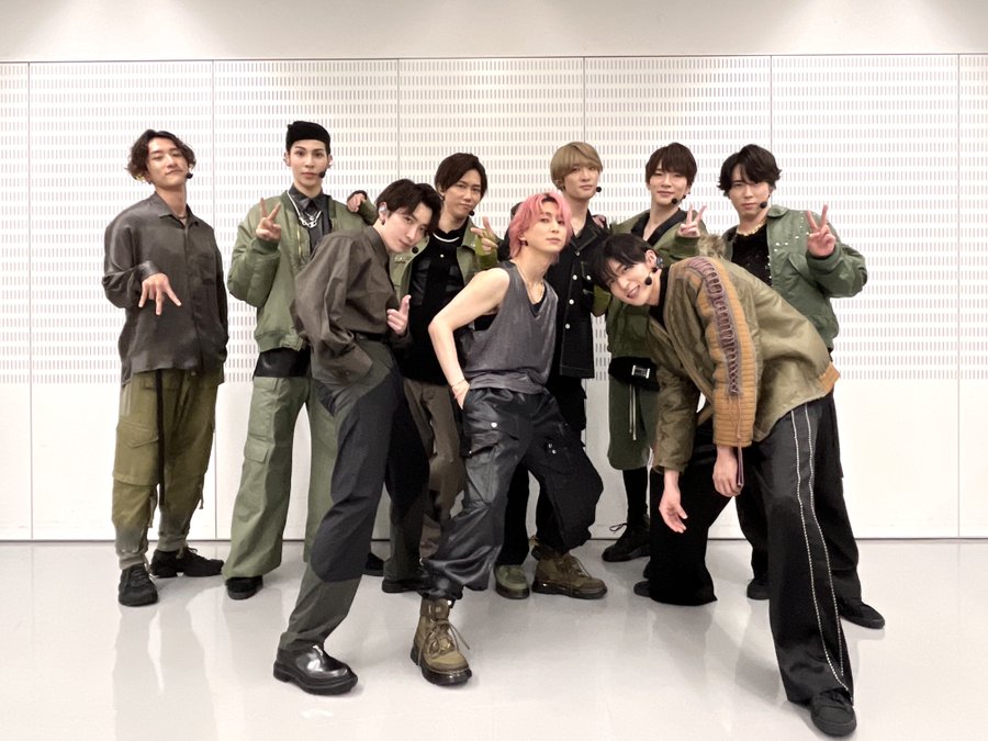 Snow Man、ポーズもキメ顔もイケちらかしてる！「Mステ」で「slow...」をパフォーマンス | 歌詞検索サイト【UtaTen】ふりがな付